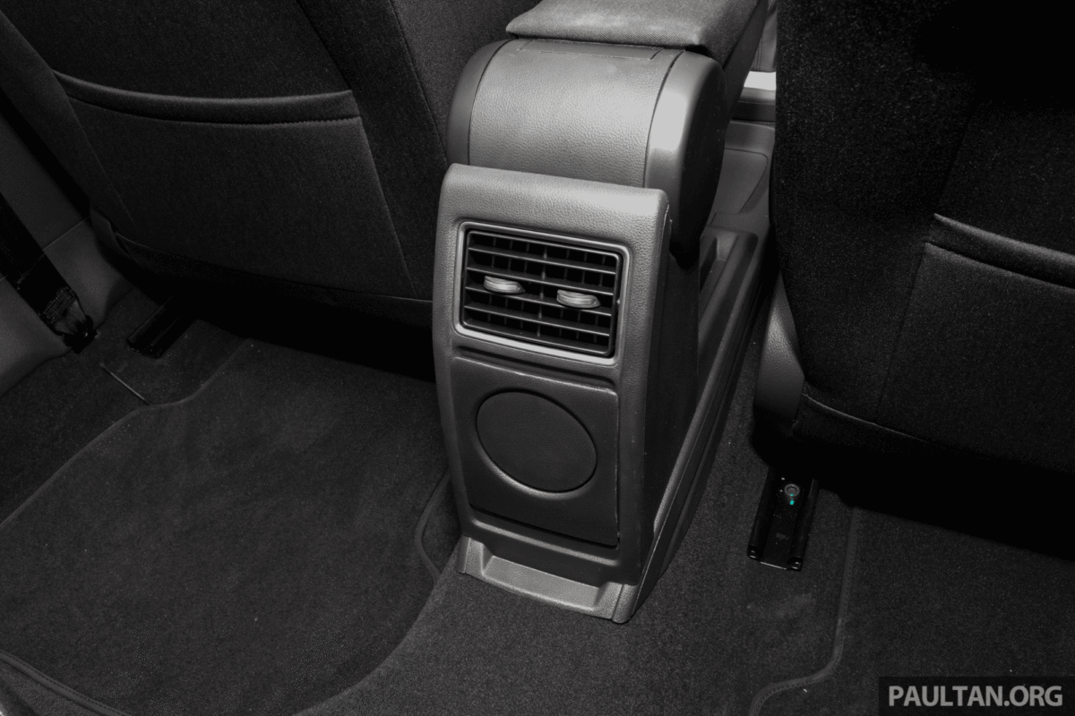 Rear ventilation in the armrest – Polo 6R IND&MY / Skoda Rapid / Vento